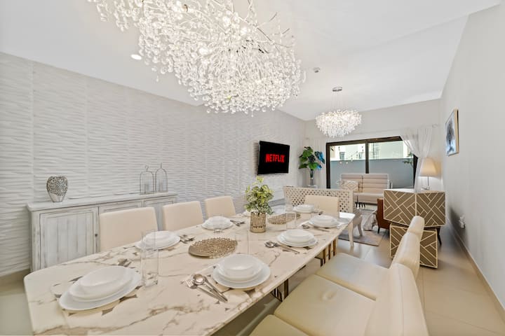 Luxury 4br Family Villa, W/garden +Pool/gym Access - Dubai