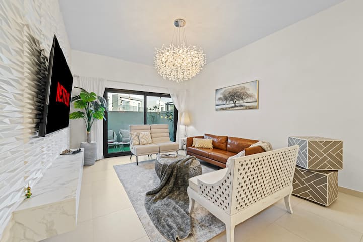 Luxury 4br Family Villa, W/garden, Access Pool&gym - Dubai