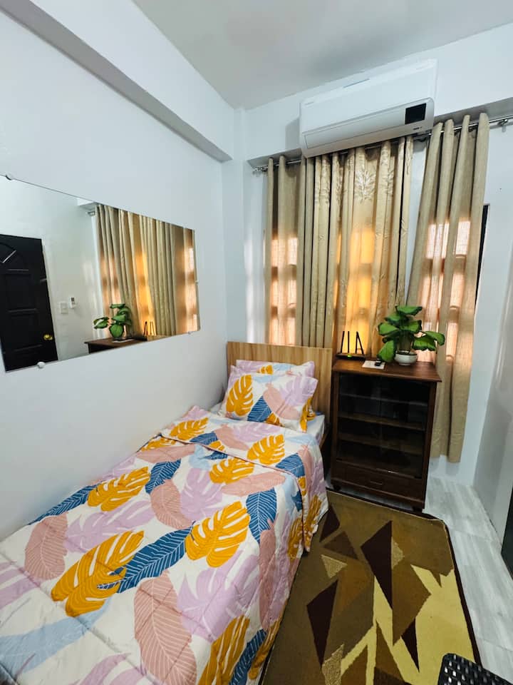 Comfy 2single Beds Unit W/ Ac Wif! Free Parking - Catanduanes