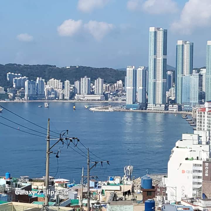 [썬플라워하우스 101호]흰여울바다품은빈티지주택.퀸침대1.무료주차.흰여울도보8분.사무실 - Busan