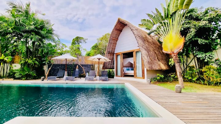 Amazing 5 Bedrooms And Pool Legian 5’ To The Beach - Legian