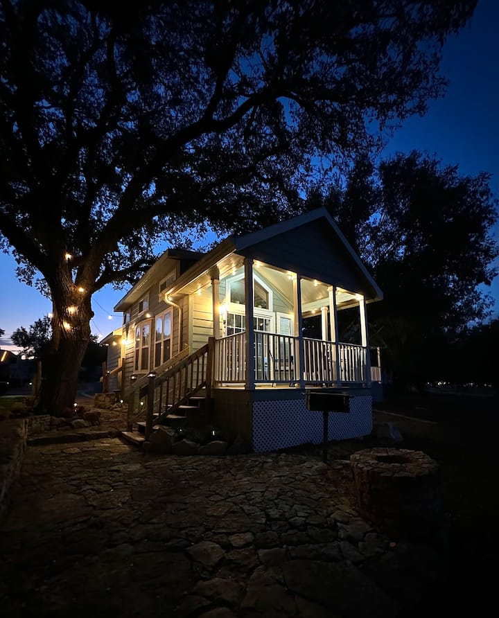 Cozy Cabin 2pools/hot Tub/lake Travis/lake Austin - Lakeway, TX