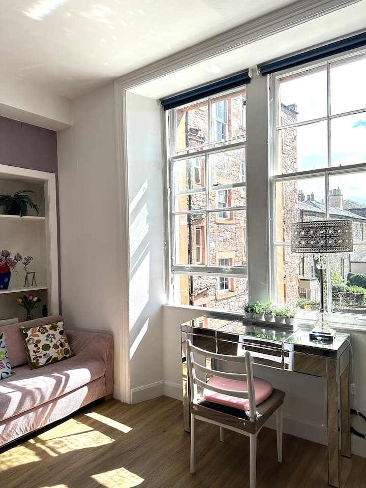 Cosy Flat In Edinburgh City , 2 Beds 1 Bathroom - Museum of Childhood