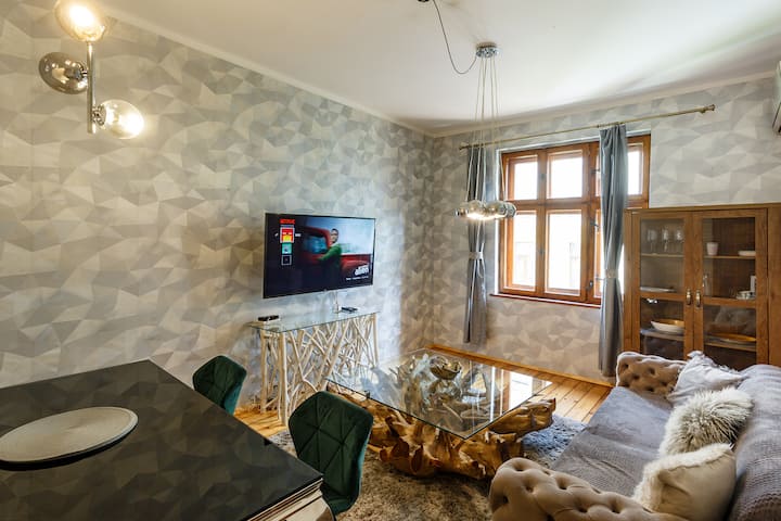 High Class Vintage 3 Bdr Apt/top Center/ Car Free - Bulgaria