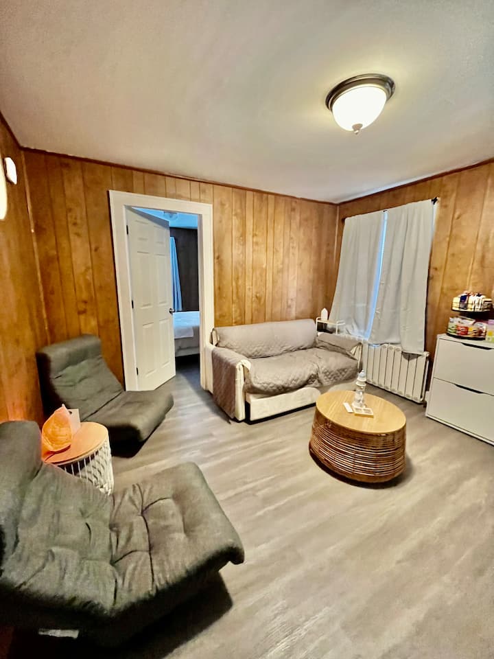 Escape To The Thames: Quaint Groton Retreat - Ocean Beach Park, CT