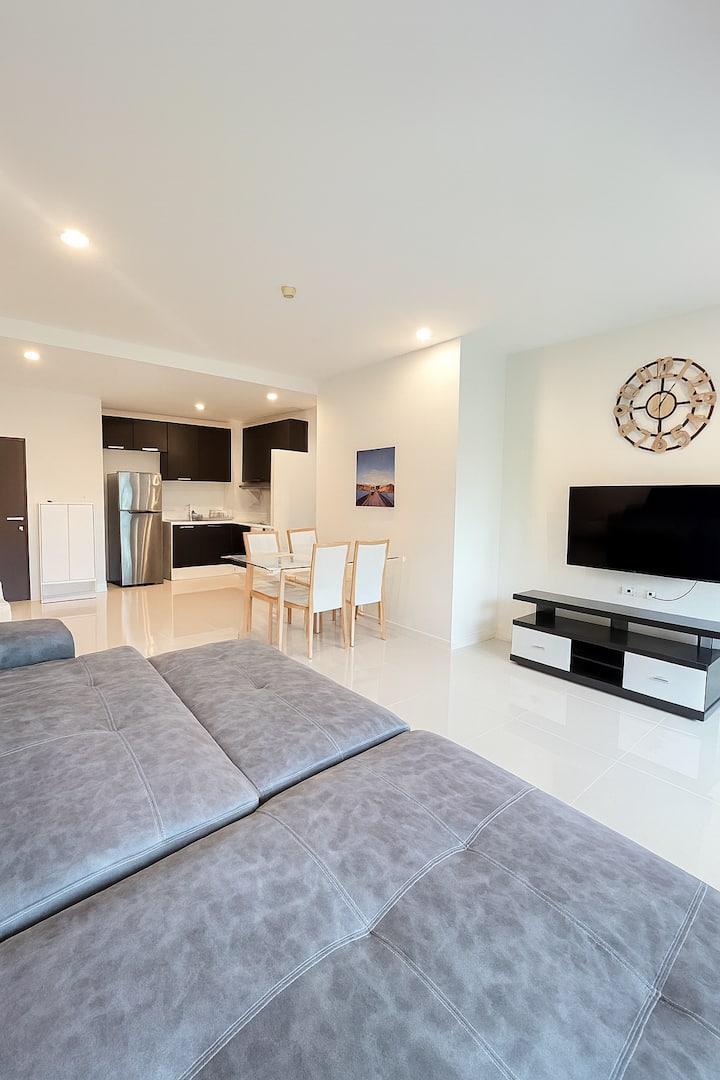 Karon 2 Bedroom Condo On The Beach - Karon Beach