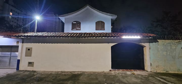 Casa, 6 Quartos, Churrasqueira, Sinuca Ping Pong - Guarujá