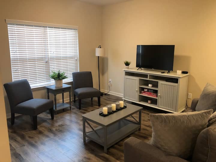 Serene Greensboro Beauty 2bd 2ba - Lake Higgins