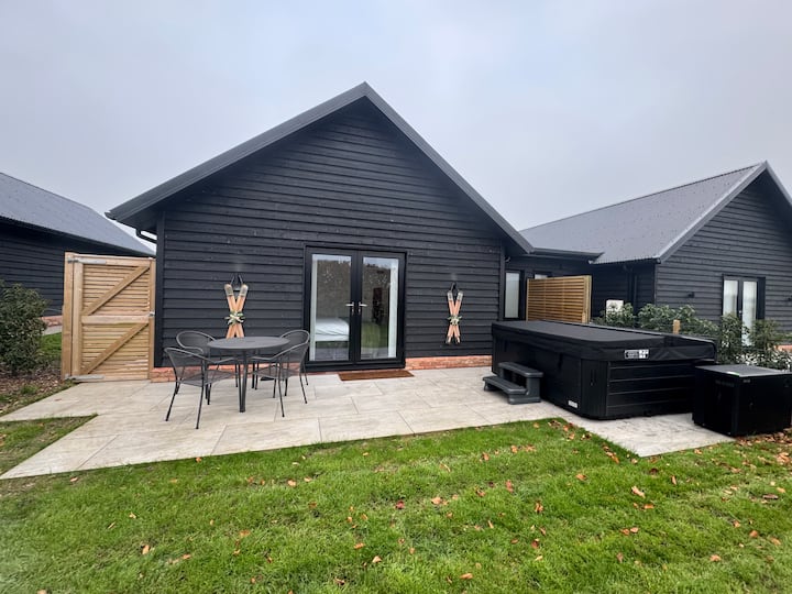 Rose - Luxury New Holiday Hot Tub Lodge - Kent