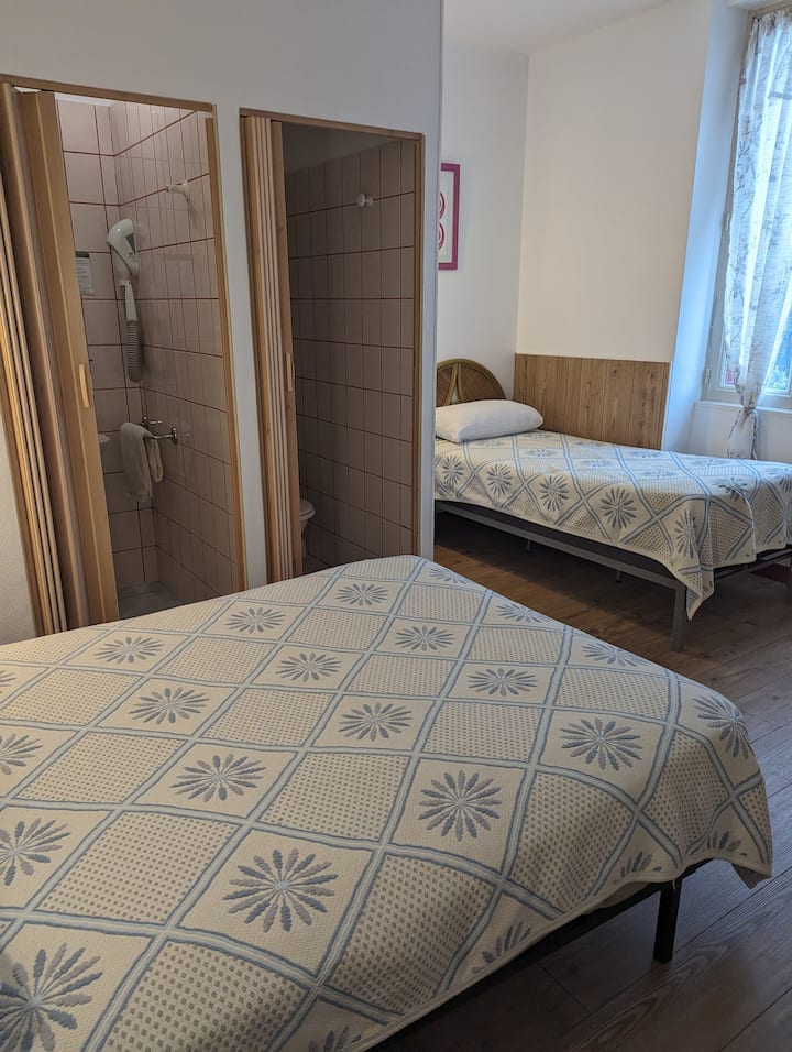 Chambre Triple Confortable - Aubenas