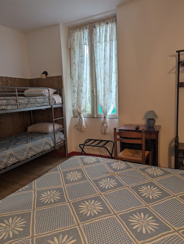 Chambre Quadruple Confortable - Aubenas