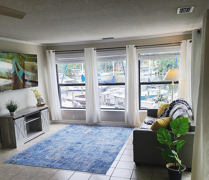Marina Waterfront Condo - Niceville, FL