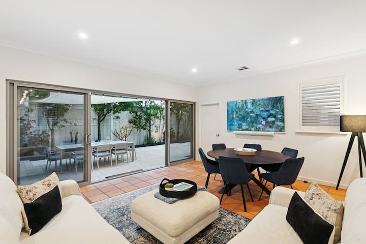 North Freo Retreat | Walk To Beach, River & Train - Fremantle