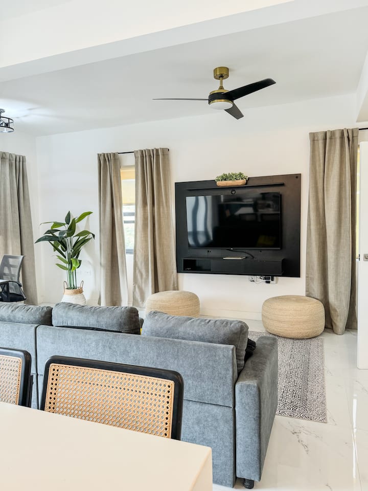Boho Contemporary 1 B/r W/pool In Barbican - Jamaica