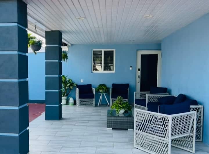 Charming One-bedroom Retreat - Hollywood, FL