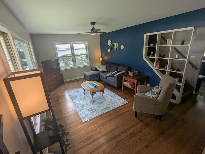 Pet-friendly Quaint Home Away From Home - West Chicago, IL