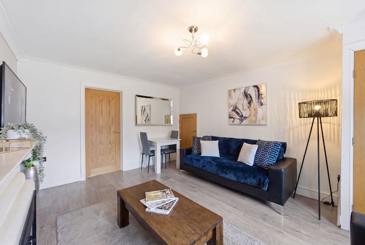 Work-ready 1-bed Stay | Office & Gym | Longton - Stoke-on-Trent