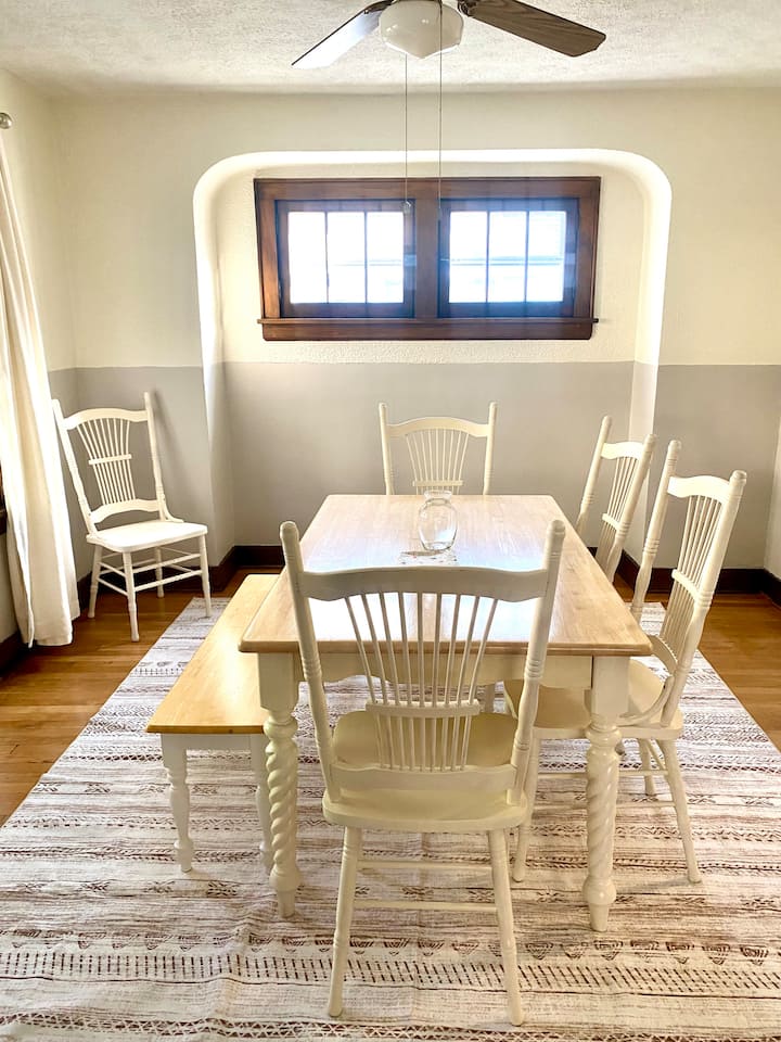 Cozy & Spacious North Hill Home - Cuyahoga Valley National Park