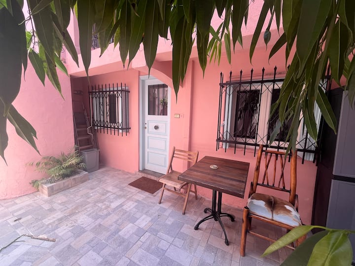 Lowhouse In Lycabettus - Athens