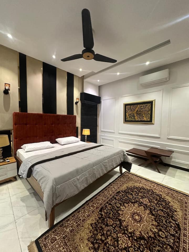 4 Bedroom Full House Only 5 Mins From Raya - Lahore