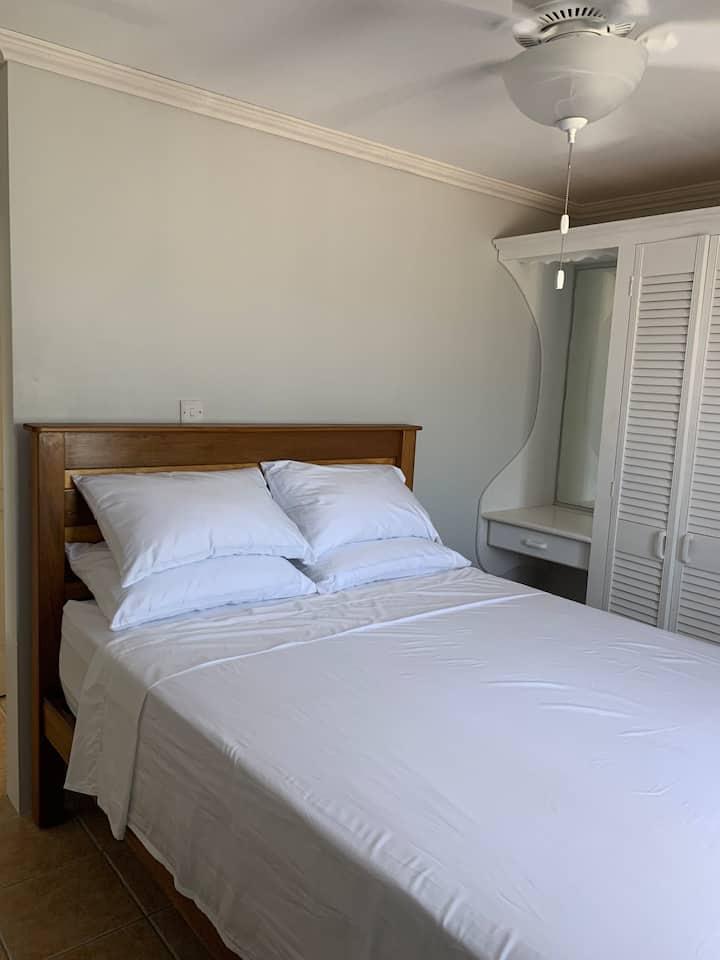 Amari Ville - Spacious Air-conditioned Apartment - Barbados