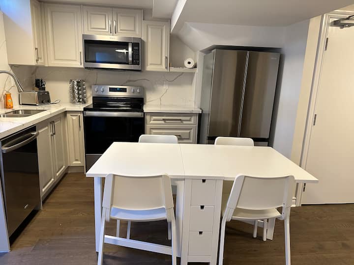 4 Guests, 2 Br One Bath Cozy Home Away From Home - Ajax
