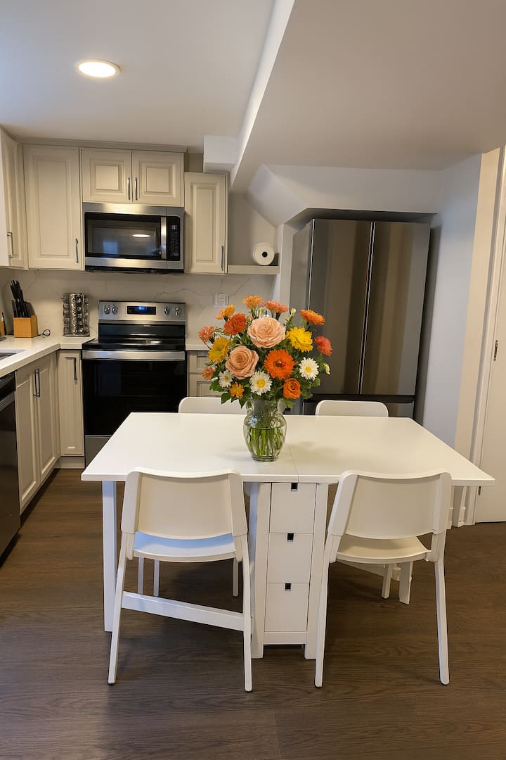 4 Guests, 2 Br 1 Bath Cozy Home, Separate Entrance - Ajax