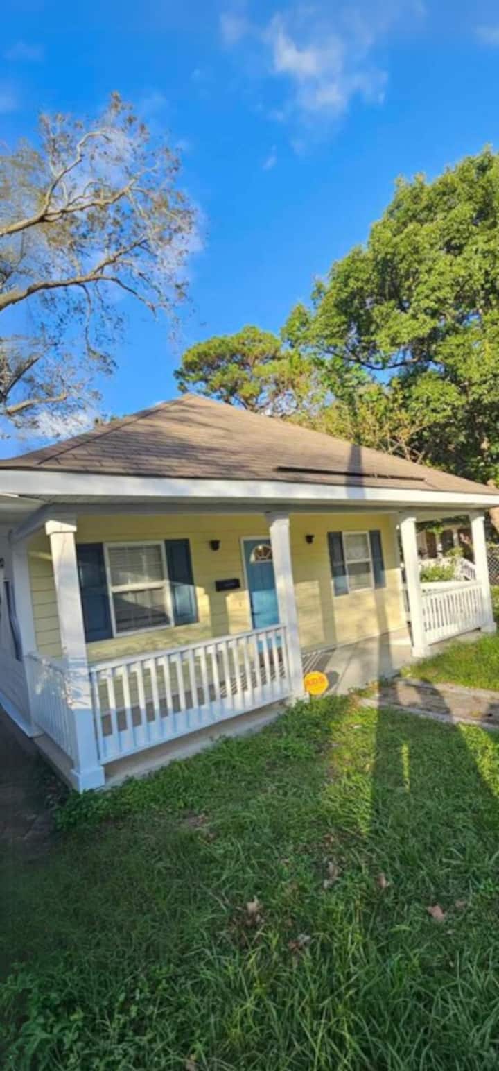 Coastal Breeze Hideaway: 7min To Downtown - Savannah, GA