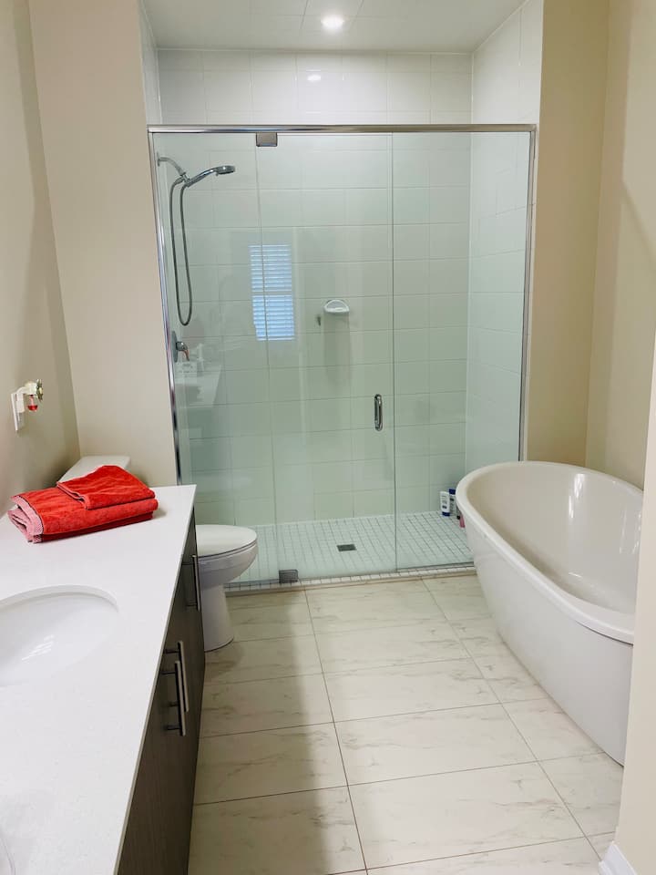 Spacious Apartment - Port Hope