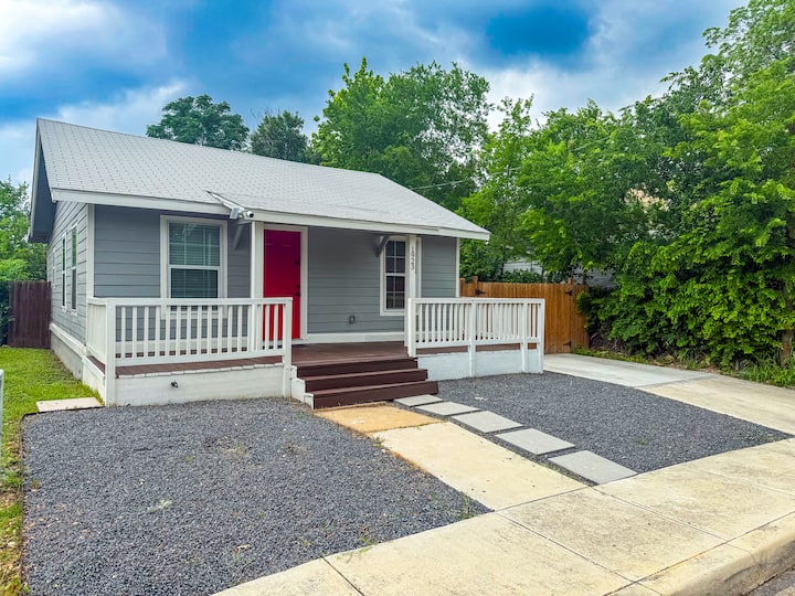 New | The Hollywood House | Downtown San Antonio - San Antonio, TX