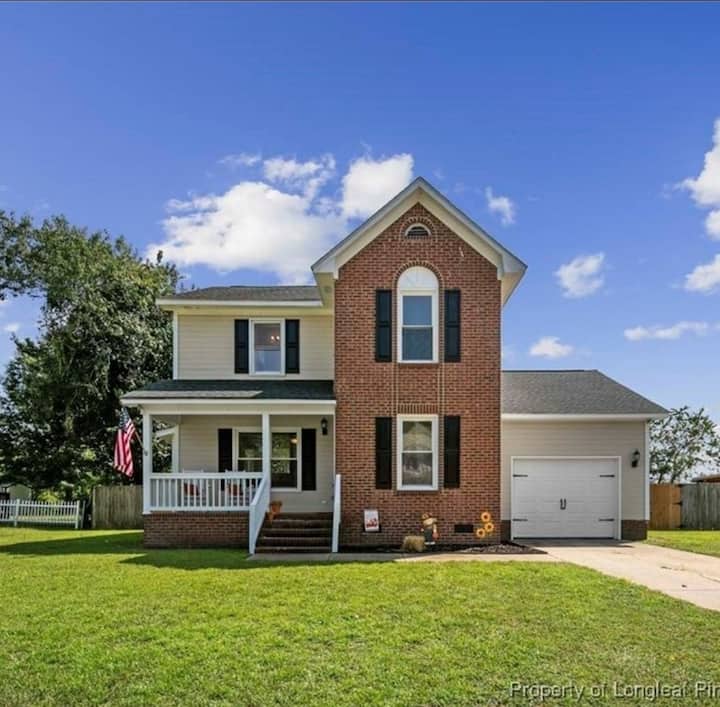Country Colonial Near Everything - Fayetteville, NC