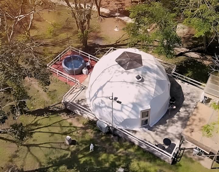 Riverside Dome Glamping In Laguna - Siniloan