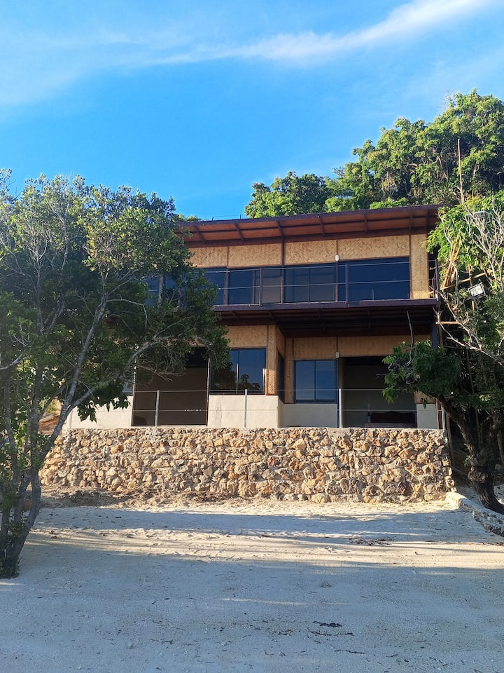 3 Bedroom Beachhouse W/pool - Coron