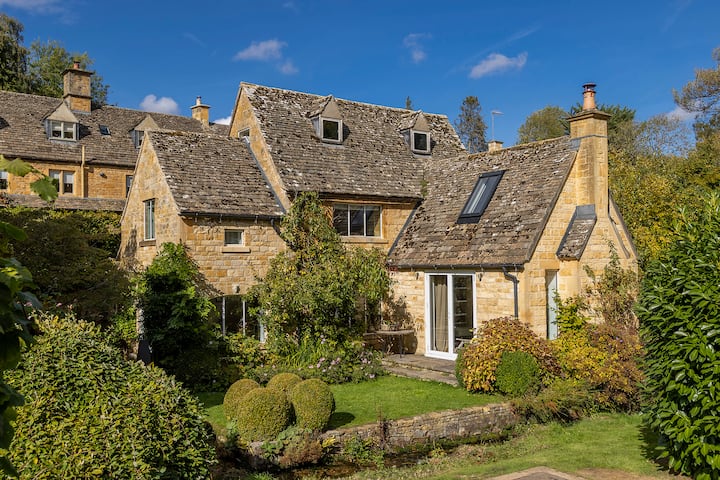 Stunning Waterside Cottage - Broadway