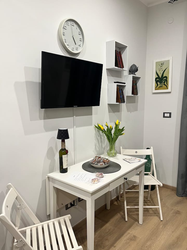 Vista Piazza Con Balcone Fiorito - Catania