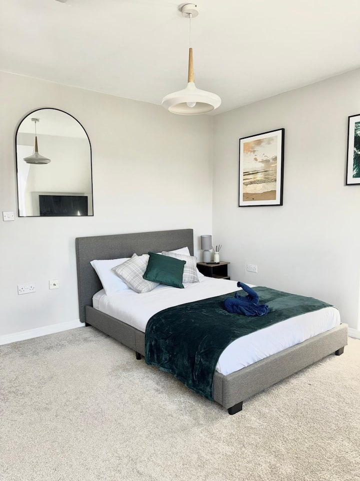 Beautiful 1 Bedroom With Private Bathroom - Manchester