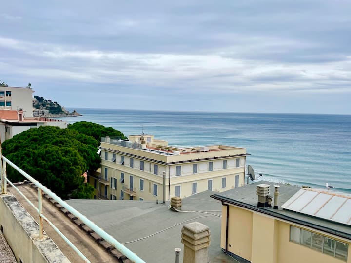 Vico Sant' Erasmo Alassio. - Alassio