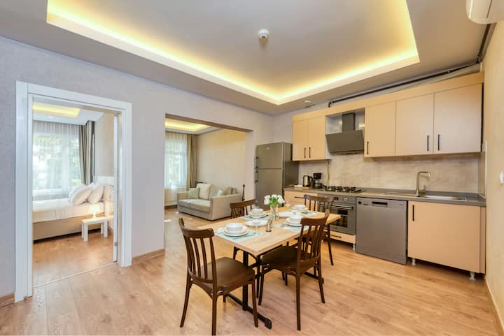 2 Bedroom 1 Living Room Flat With Turkish Bath - Estambul
