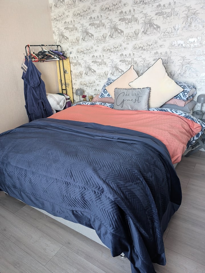 Large Room  Up To 3.  Own Bathroom, Free Parking - Portsmouth