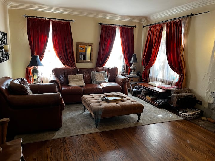 Vintage Gingerbread Tudor House - 埃文斯頓