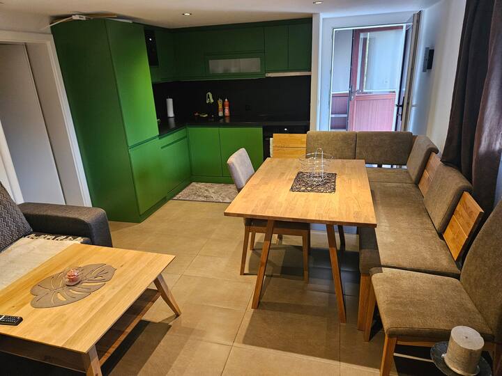 1 1\2 Zimmer Wohnung - ラックス