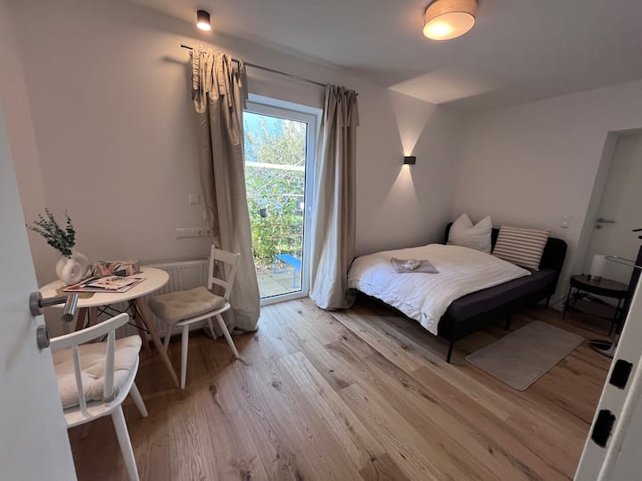 Big 3-bedroom Flat With Garden - Unterhaching