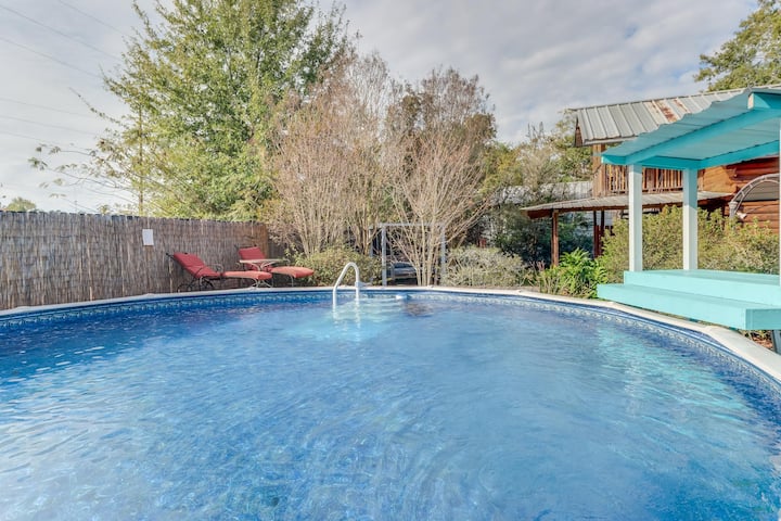 Sailor's Den Pool, Pet Ok - Buccaneer State Park, Waveland