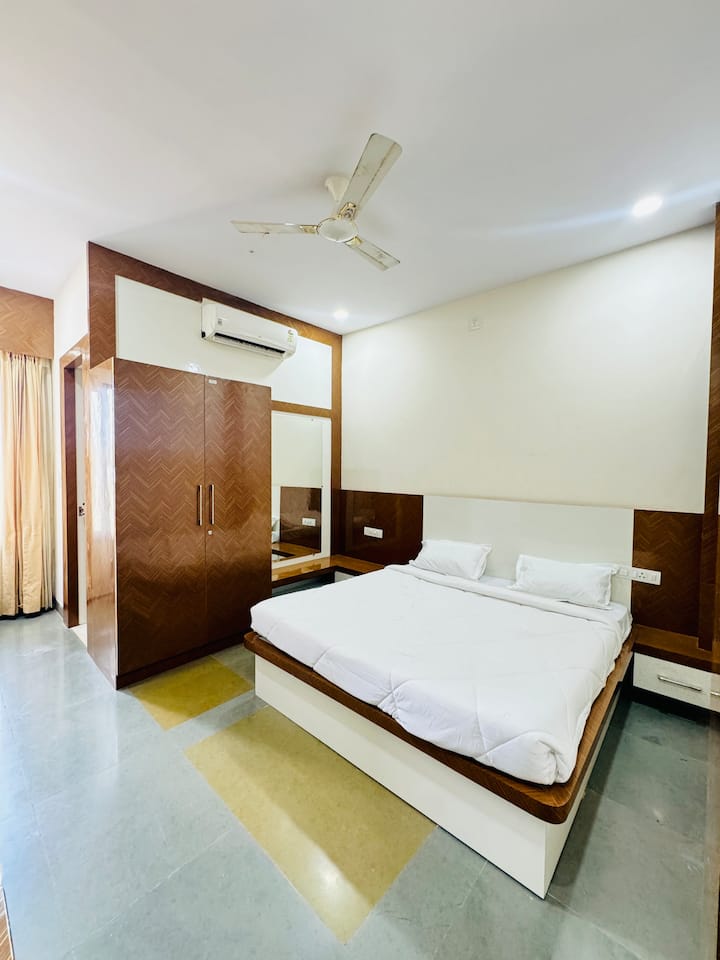 Cozy Retreat With Rooftop Garden And Restaurant - Udajpur