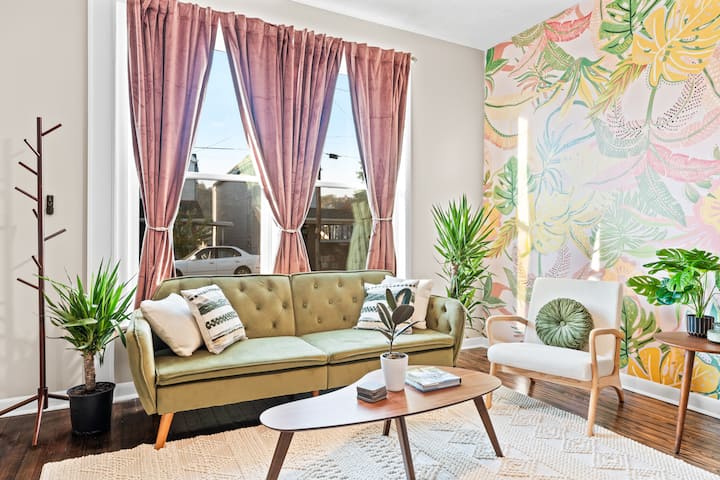 Tropical Vibrant Modern Home Near Downtown Cincy - Covington, KY