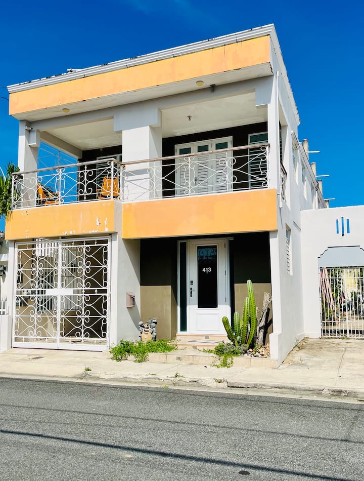 Yellow Moravilla House - San Juan