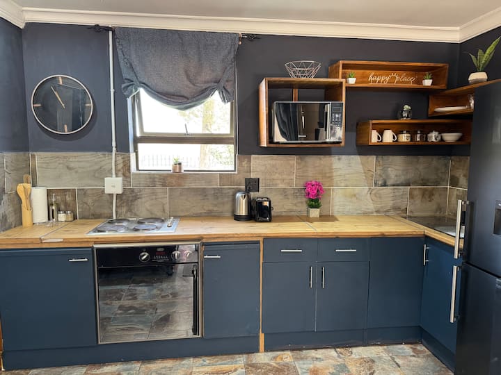 Spacious Stay-in 2bedroom Apartment - Kempton Park