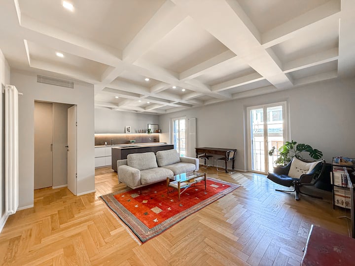 Large & Bright Design Apartment In Porta Venezia - Milan