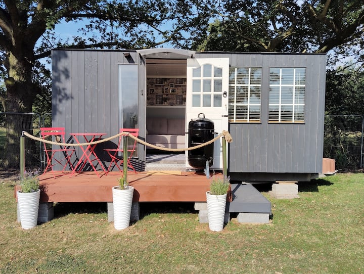 Querky Shepherd Huts Cosy Inside.( York ) - York, UK
