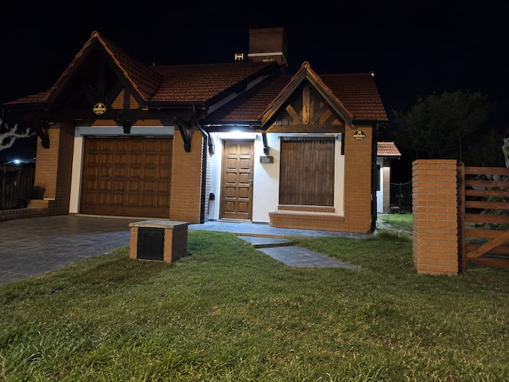 Chalet A Metros Del Mar  Quincho & Parrilla - Mar del Plata